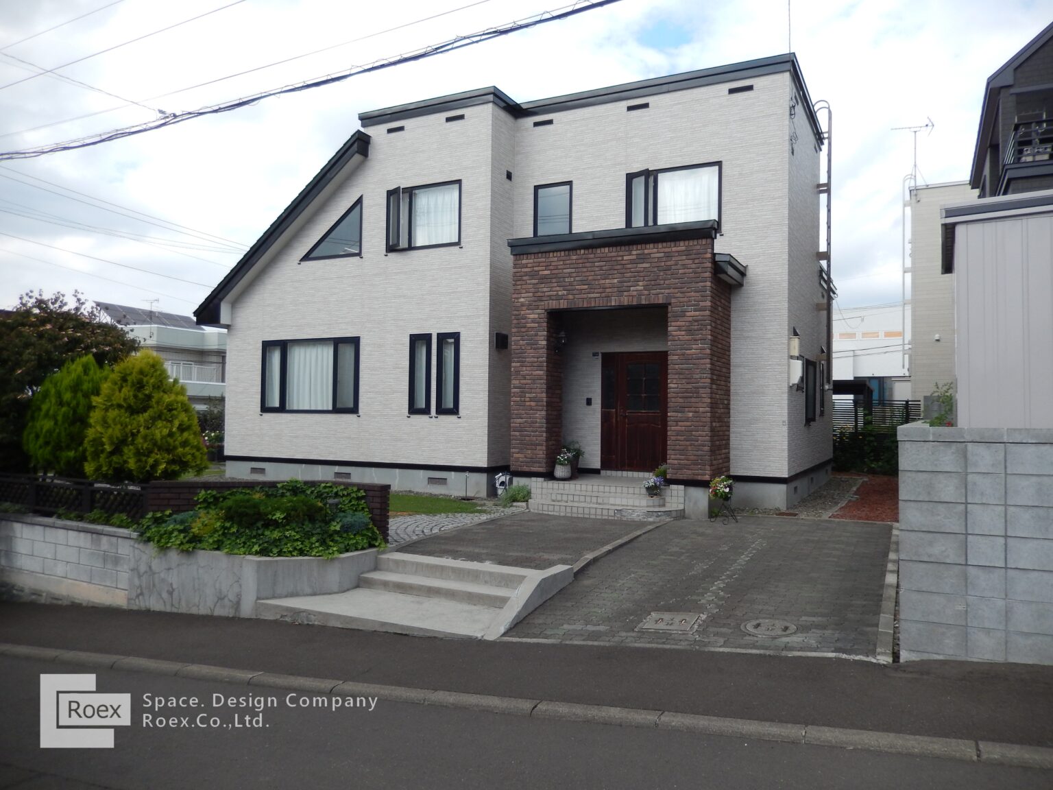 札幌市 ライトアップで高級感のある駐車スペース – 札幌近郊のエクステリア/外構｜株式会社 六光園